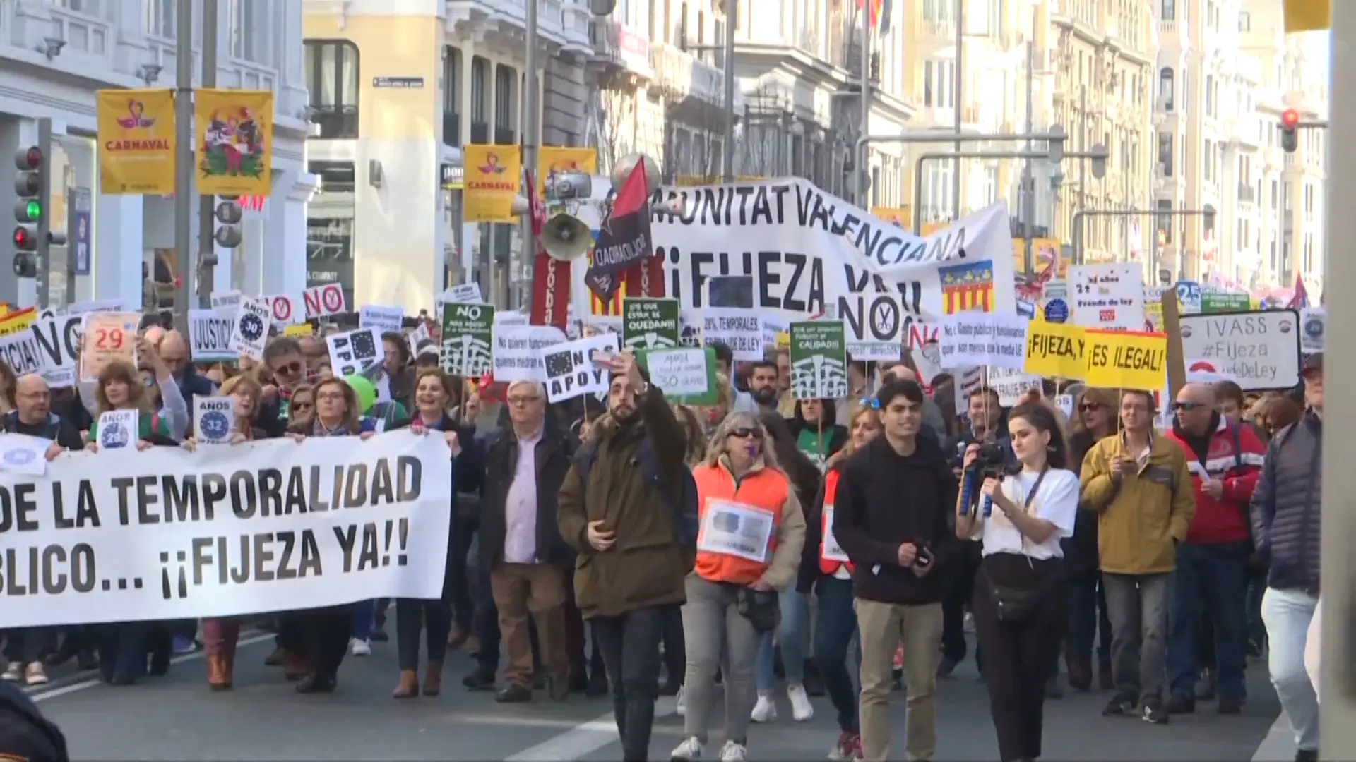 Vídeo: Empleados públicos temporales se manifiestan para pedir ...
