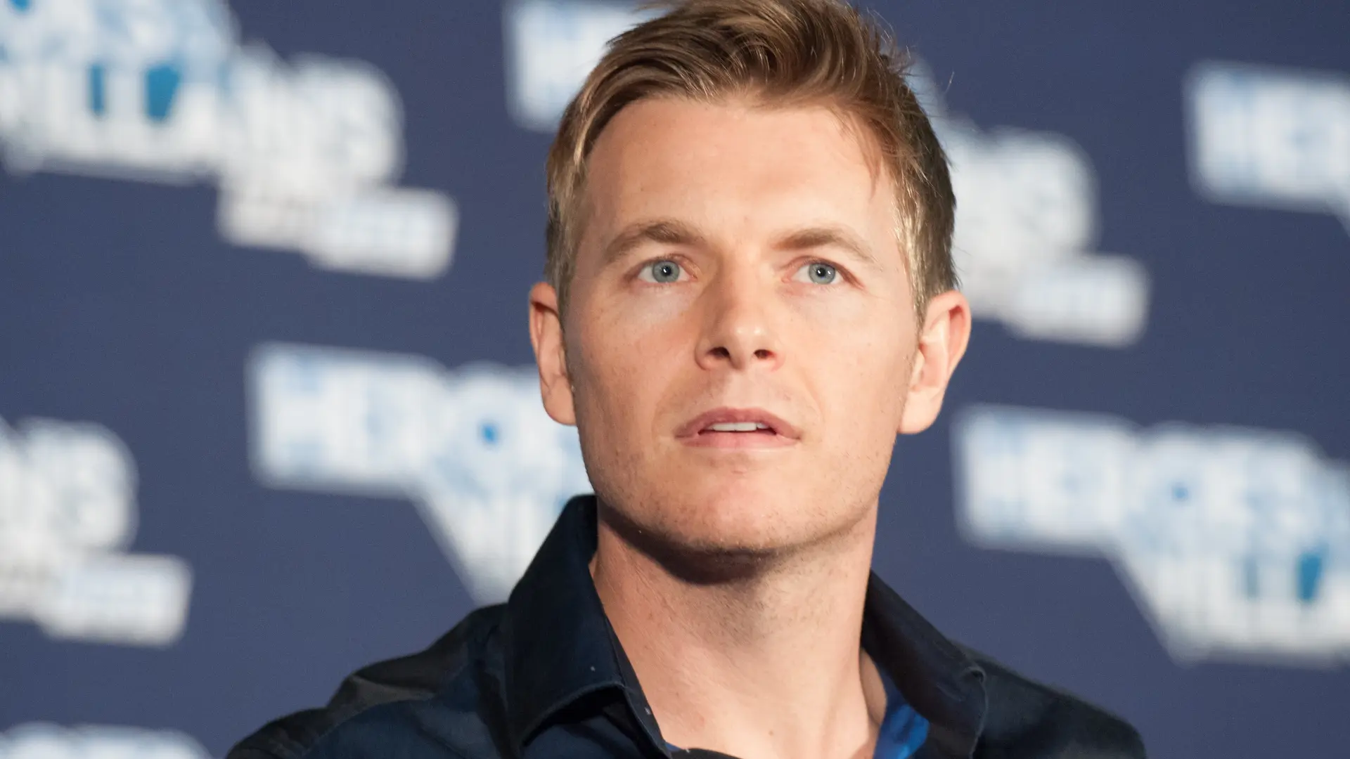 El actor Rick Cosnett sale públicamente del armario