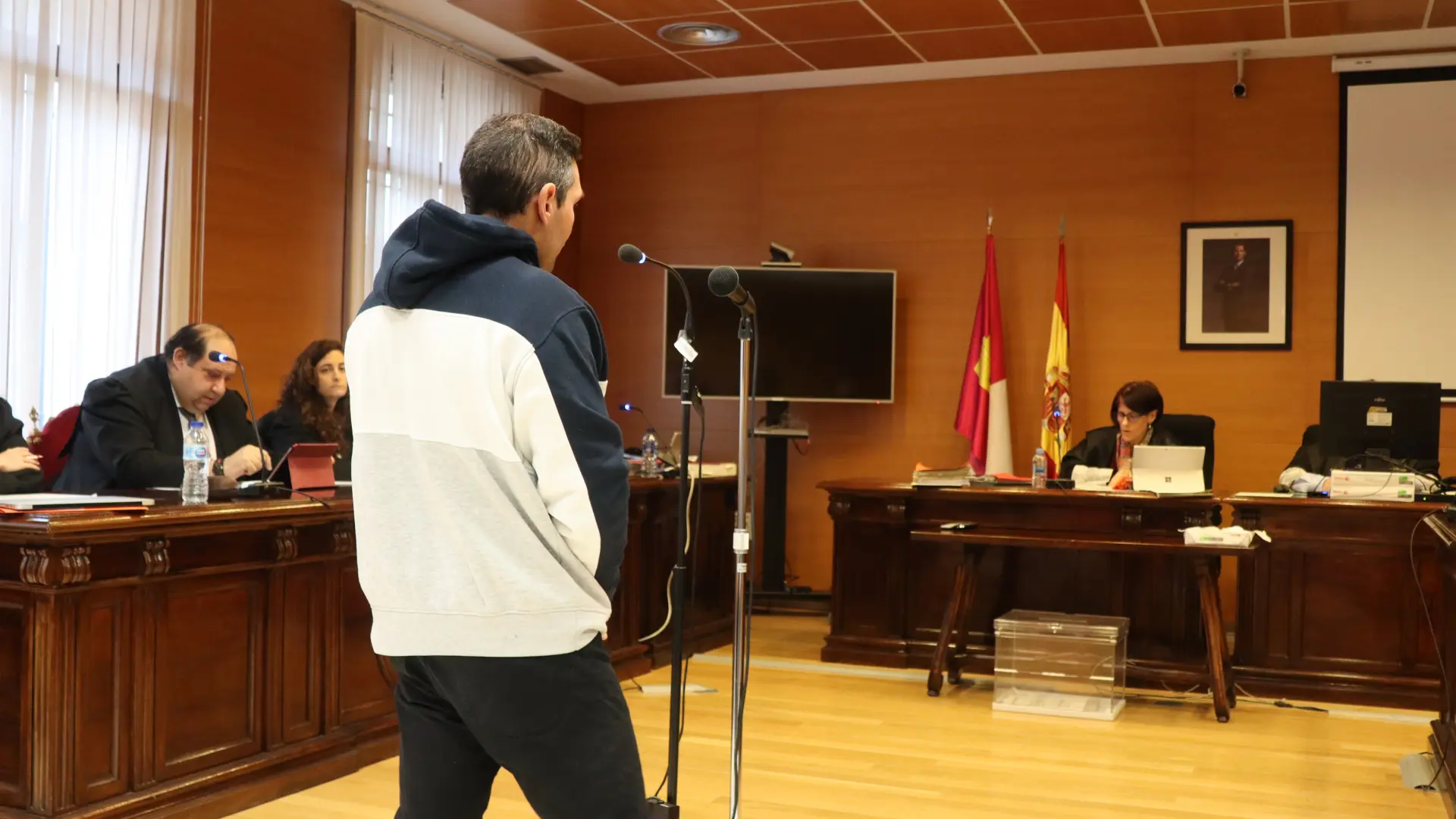 El varón acusado de degollar a su mujer en Azuqueca afirma que ella le ...