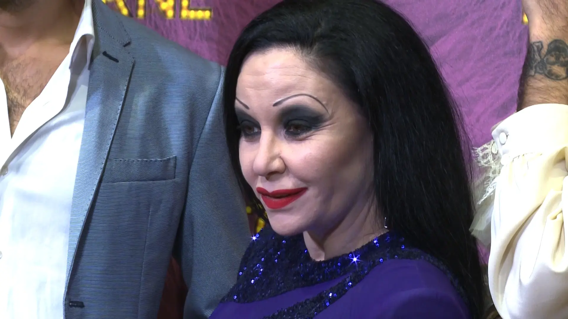 Alaska cumple 57 años