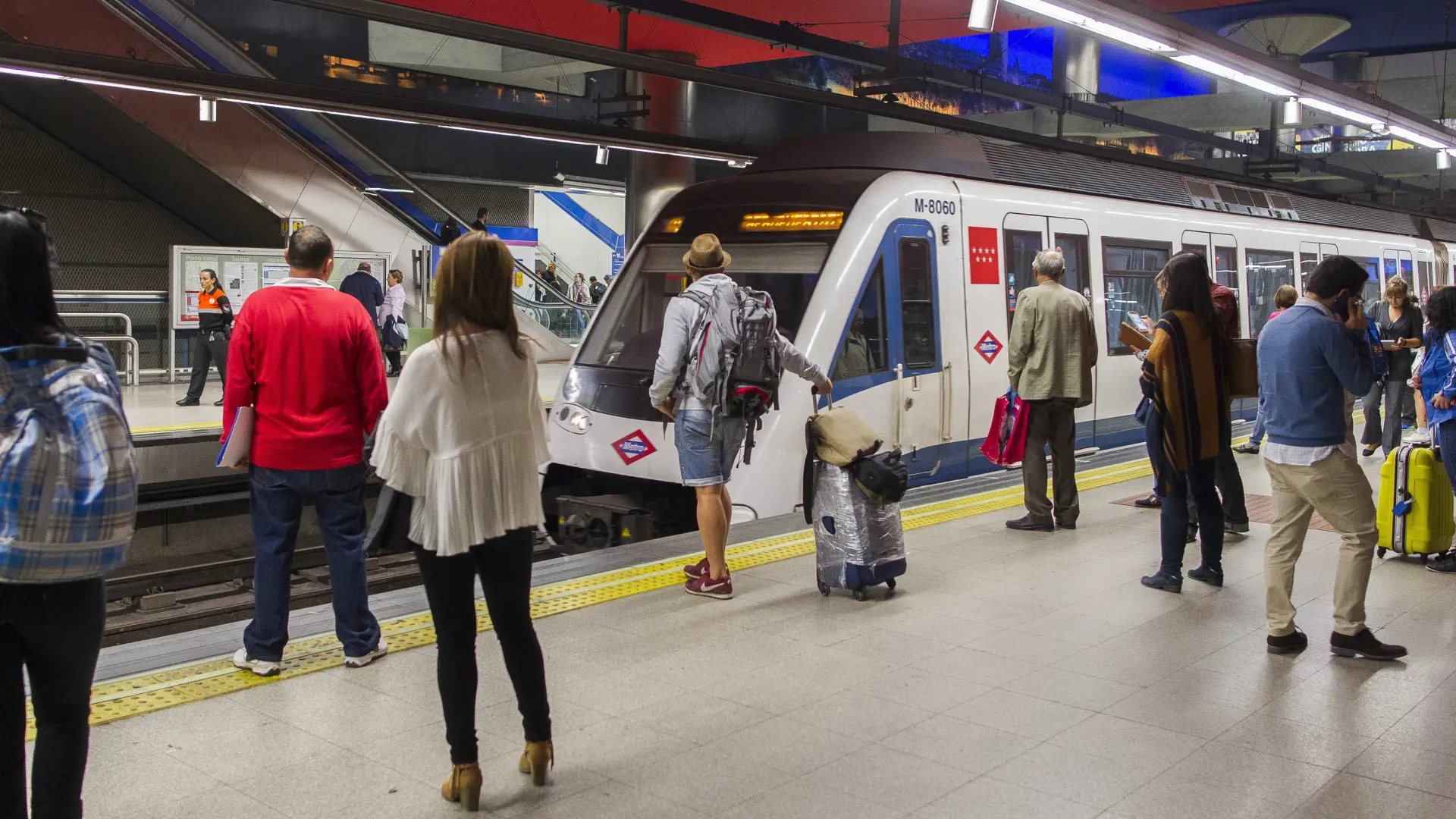 Metro de Madrid estrena canal en Whatsapp para atender con IA las dudas ...