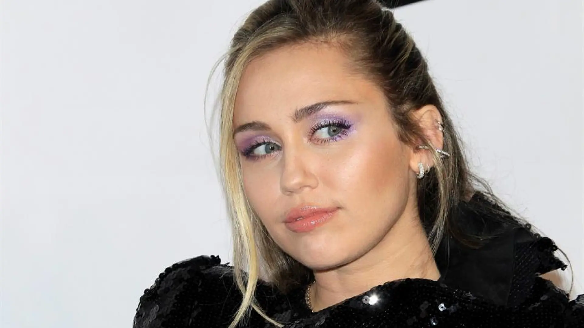 Miley Cyrus recuerda a su ex, Liam Hemsworth y su casa de Malibú en sus ...