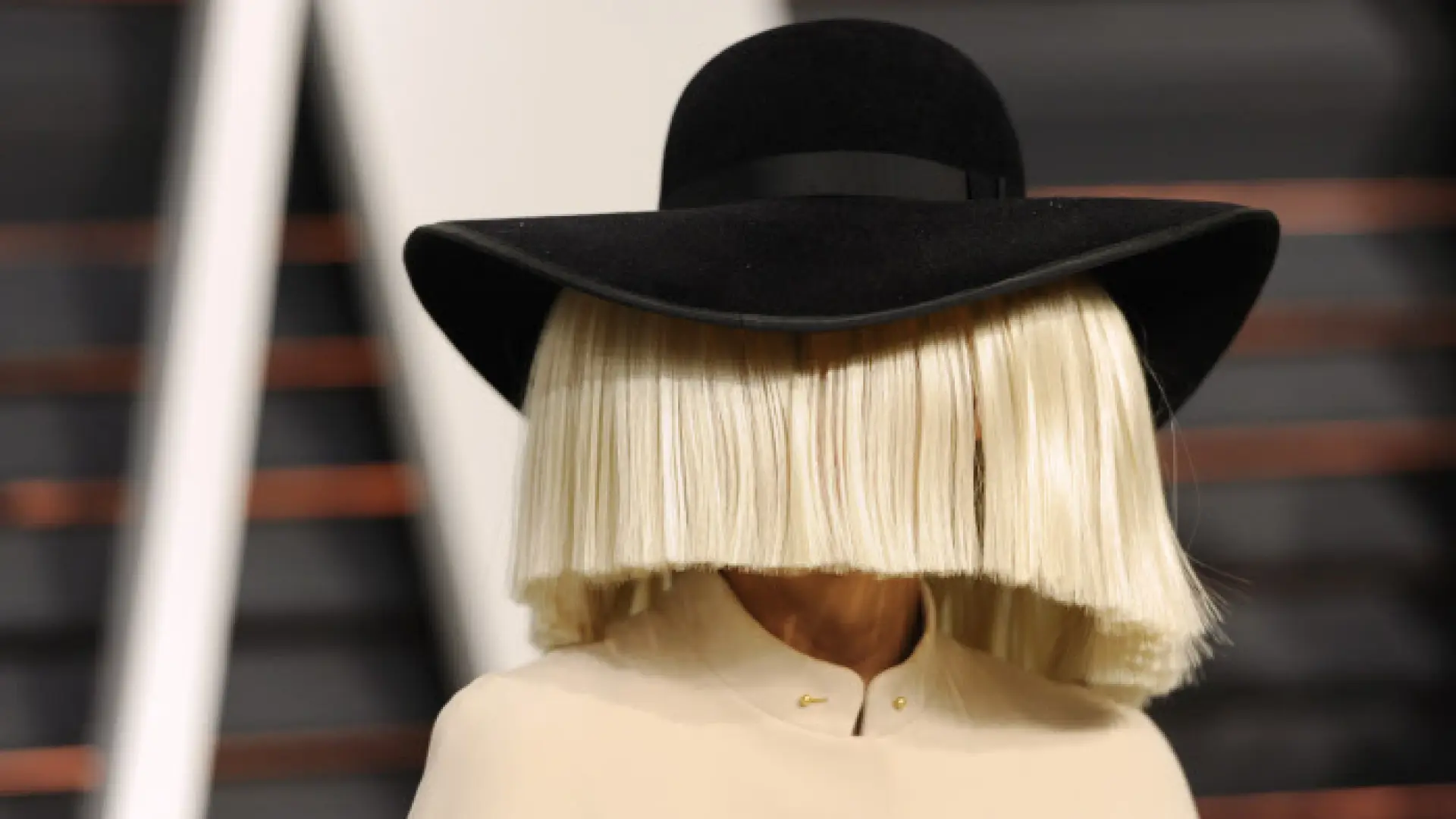 Sia cumple 45 años: su rostro oculto, su mayor trauma, sus citas Tinder...