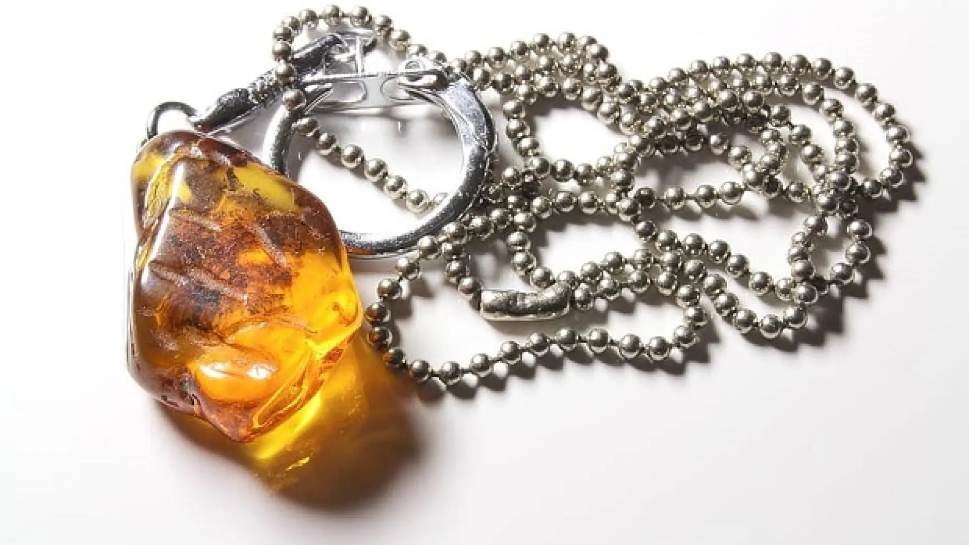 El curioso origen del término ‘ámbar’