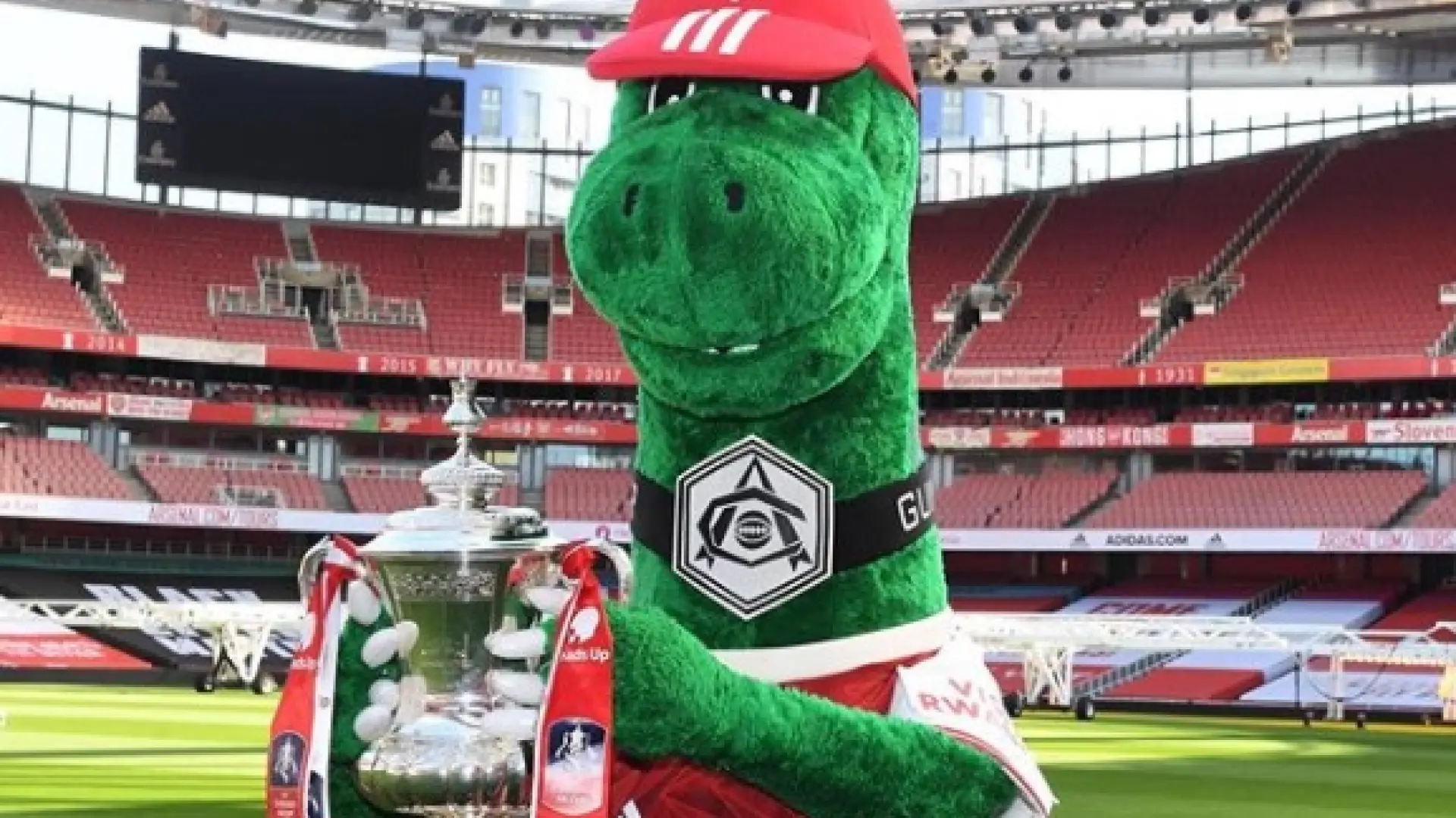 El Arsenal despide a su mascota, Gunnersaurus, para recortar gastos ...