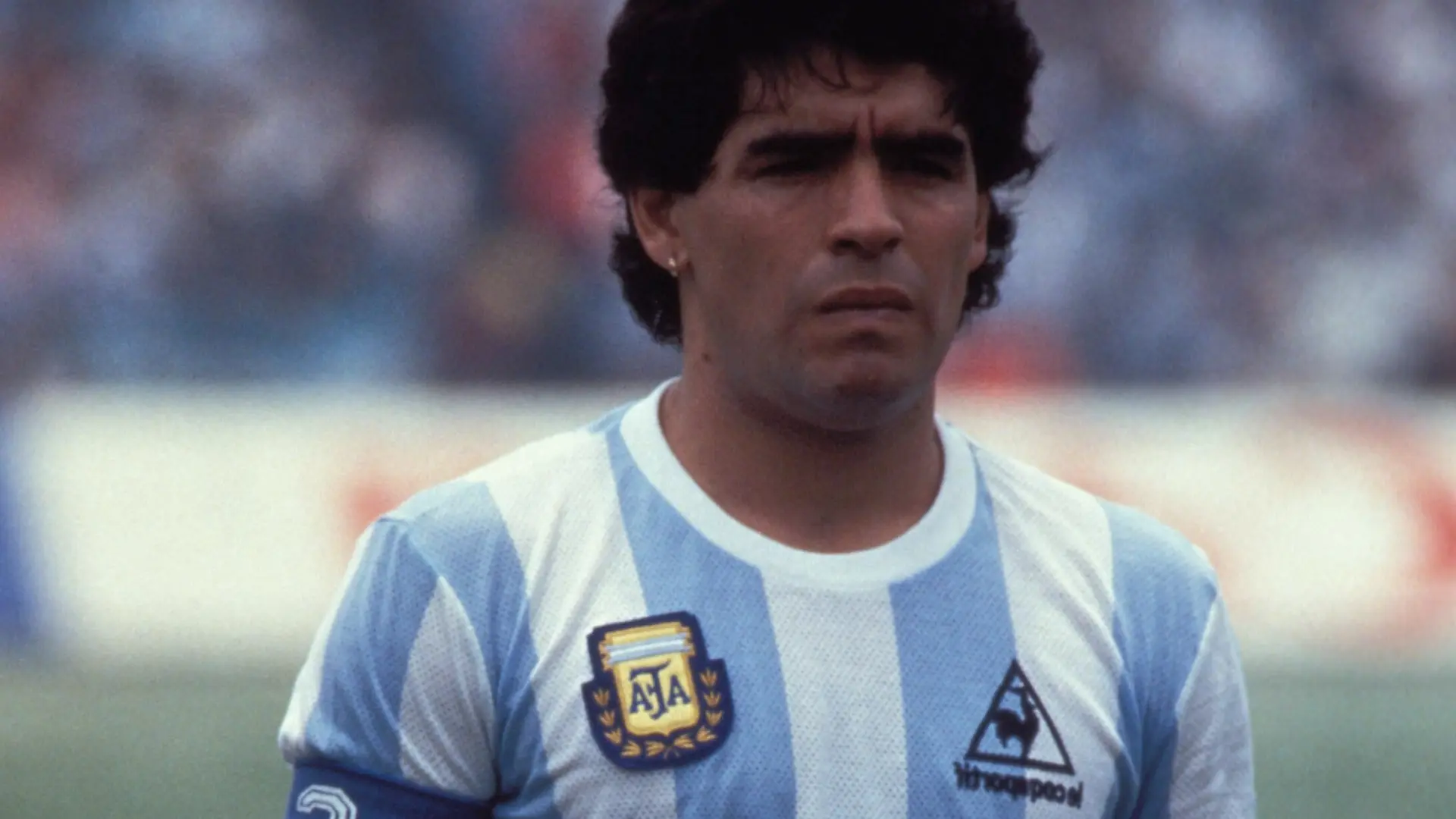 ¿En qué posición jugaba Maradona?