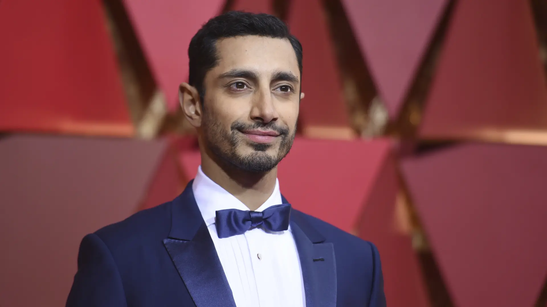 Riz Ahmed desvela sin querer que se casó "no hace mucho tiempo" con una ...