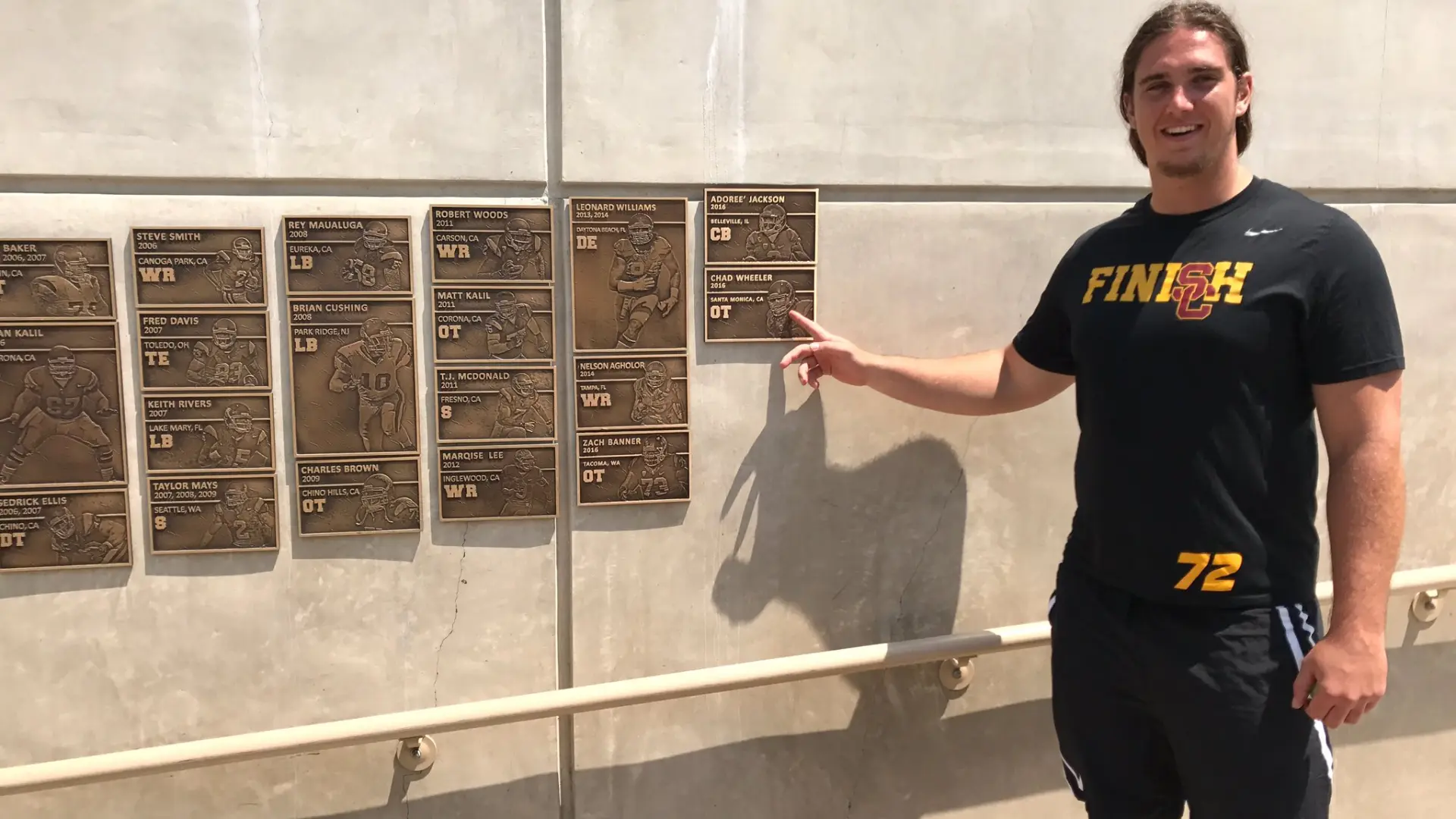 Un jugador de la NFL es arrestado por agredir a su novia y dejarla ...