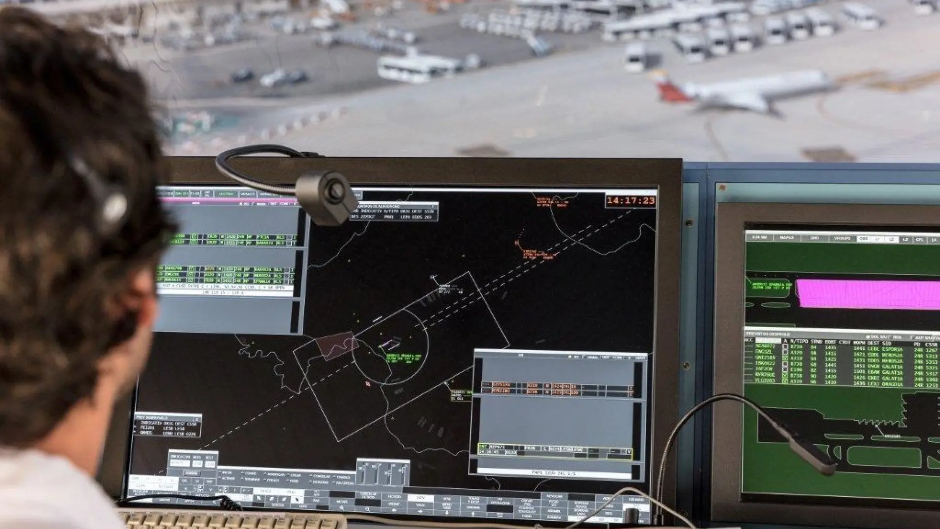 Cuánto cobra un controlador aéreo en España