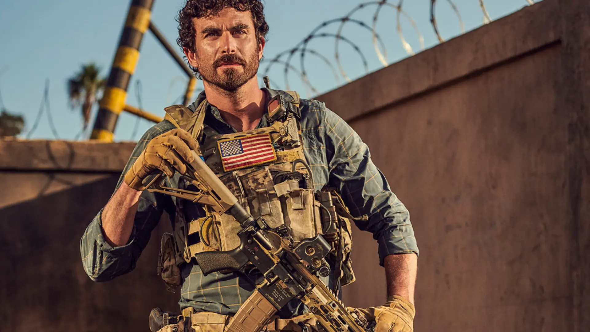 El actor Justin Melnick, de 'SEAL Team', herido tras caer de un helicóptero