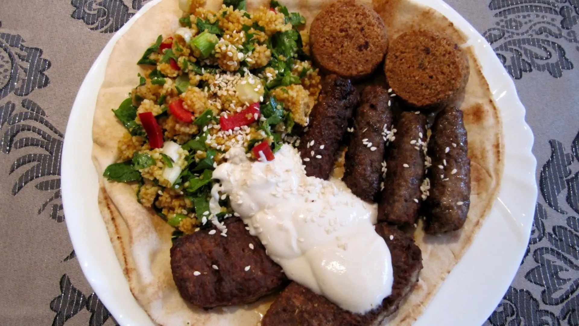 Cómo hacer 'kofta' griega: ricas brochetas de cordero