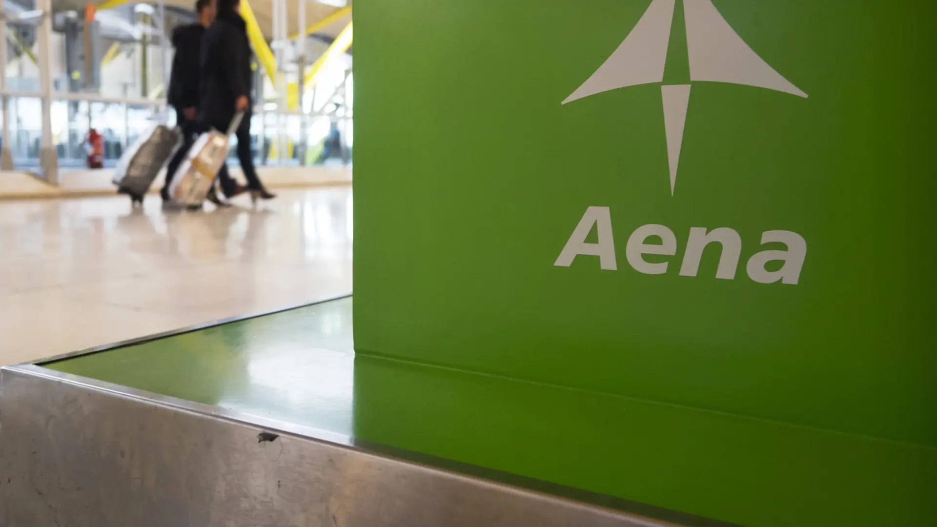 Noticias Aena | Competencia propone bajar un 0,44% anual las tarifas de ...