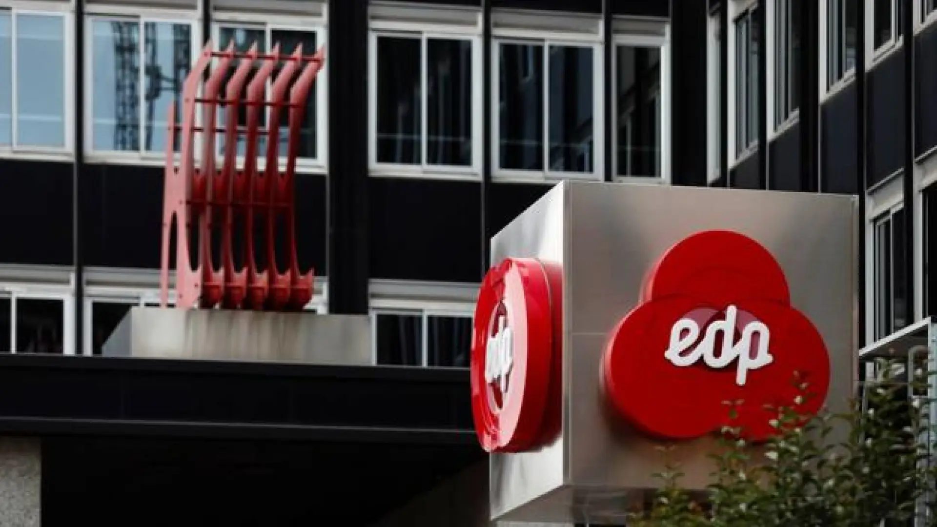 La crisis energética en España y la falta de lluvias llevan a EDP a ...