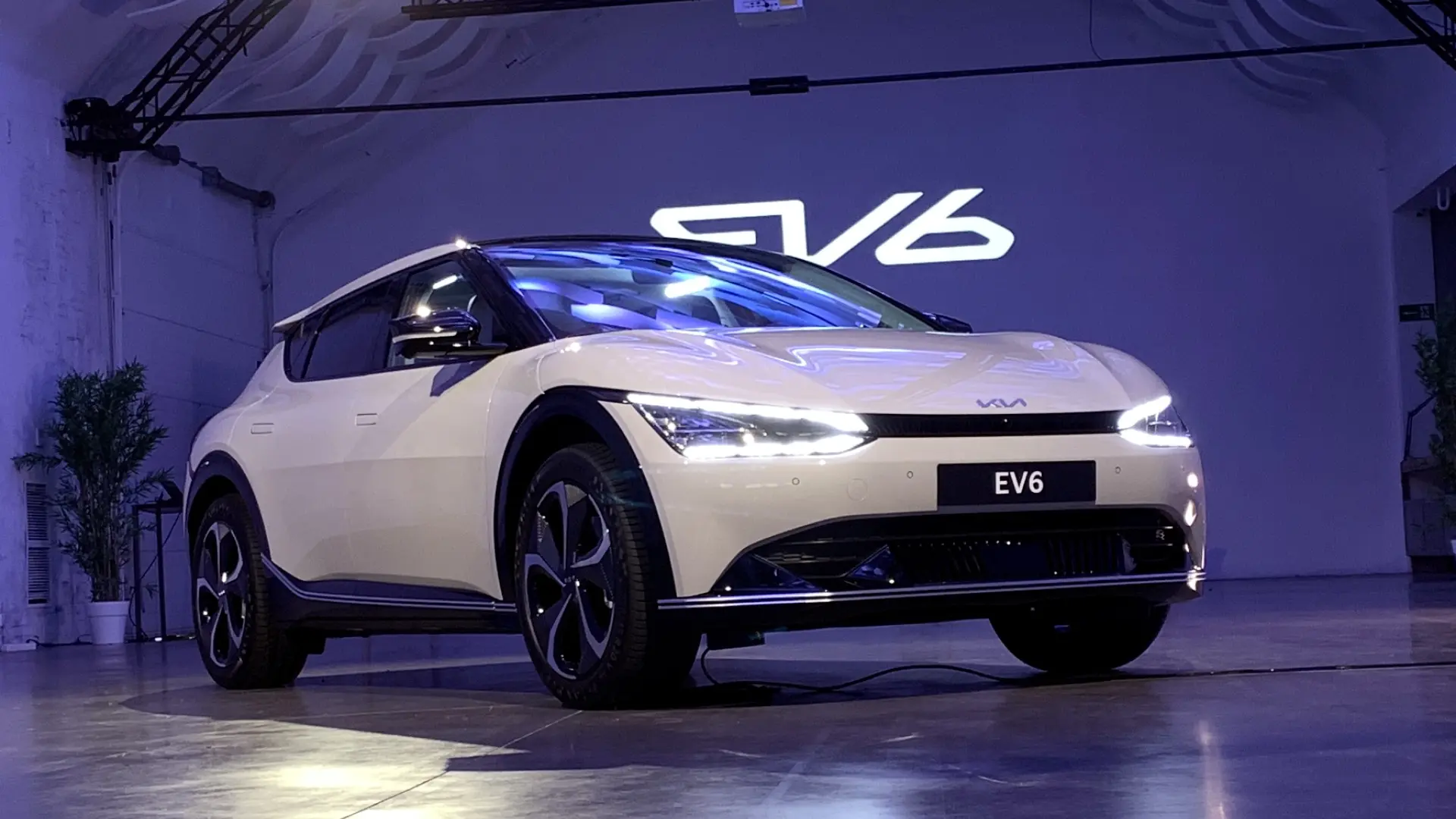 Descubrimos el EV6, el crossover eléctrico con el que Kia entra por la ...