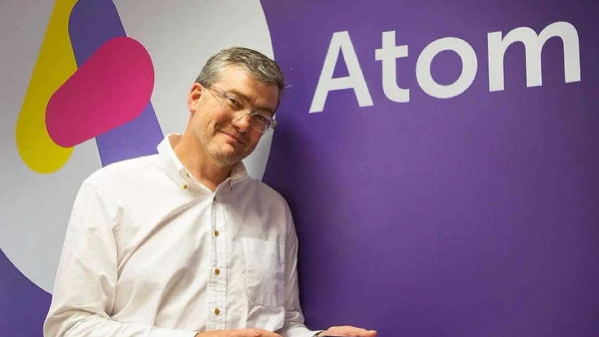 BBVA retoma la inversión en neobancos con hasta 350 millones en Atom y Neon