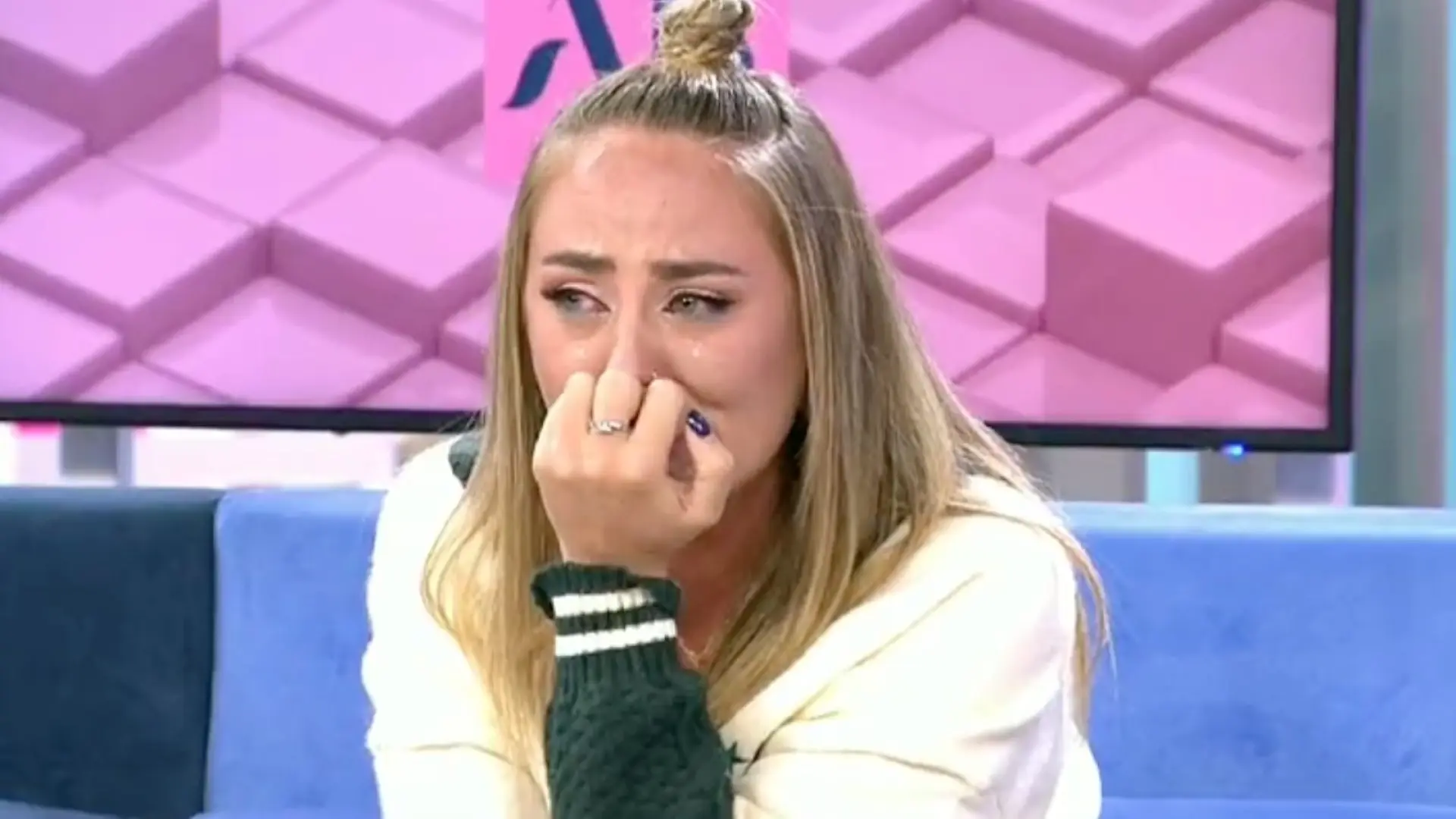 Rocío Flores llora en directo tras confirmarse la separación de su padre de Olga Moreno