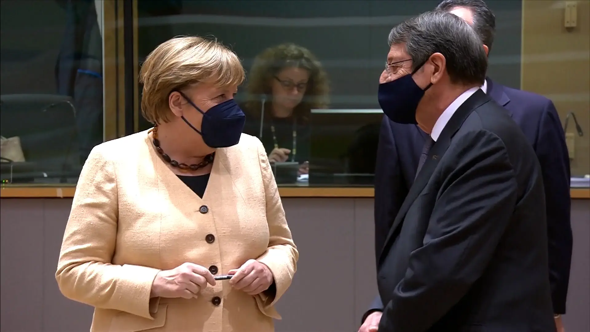 Alemania, entre un Bundestag presidido por una mujer y Merkel en la tribuna