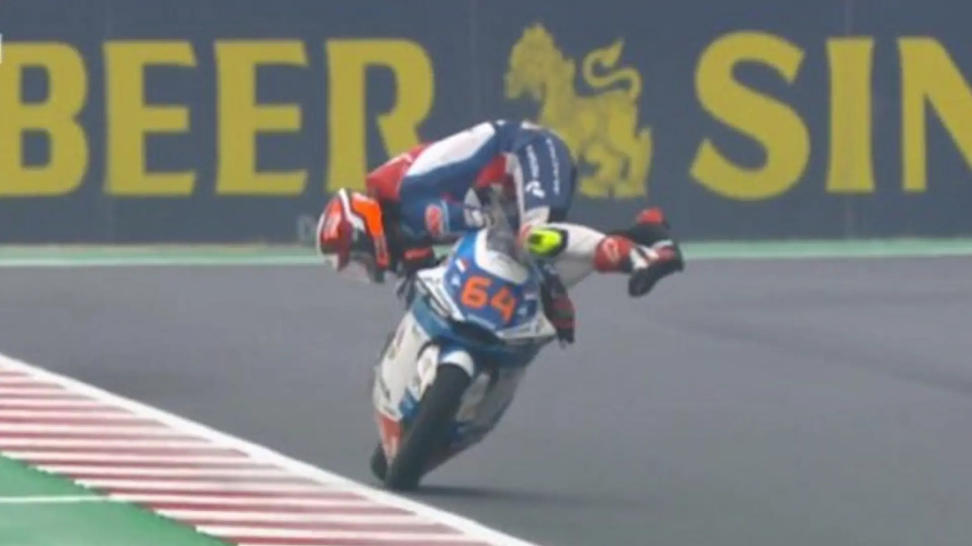 Impresionante salvada de Bo Bendsneyder, evitando una caída con un ...