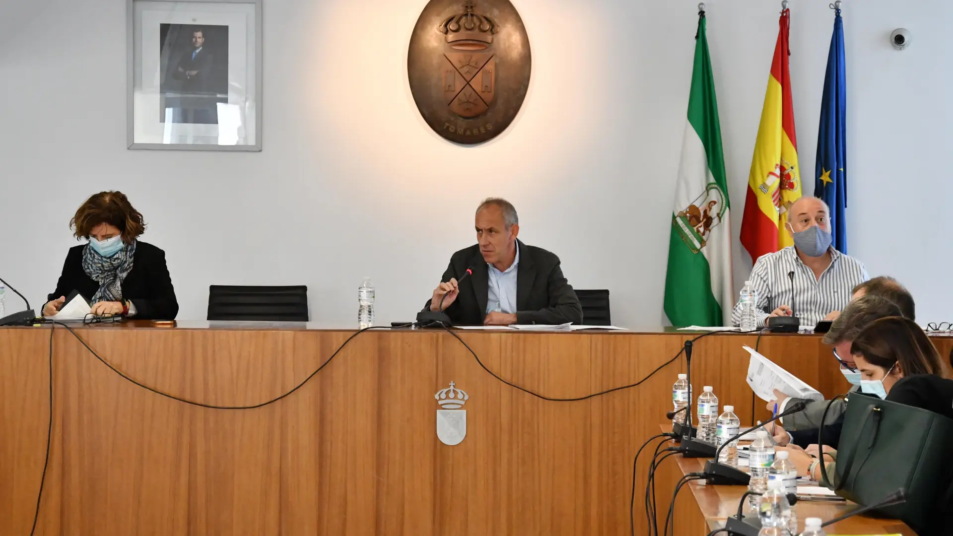 Tomares aprueba nuevas bonificaciones en el IBI, el IAE y el IVTM, y congela el resto de tasas y ...