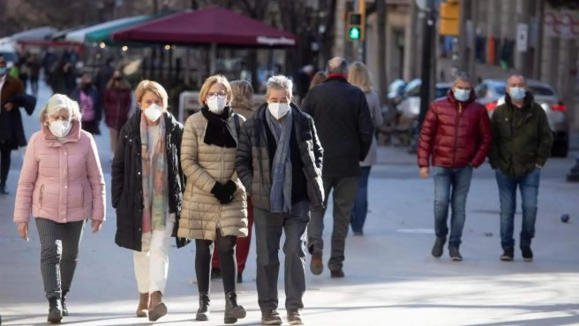 El riesgo máximo de contagio cara a cara con una persona con covid es a ...