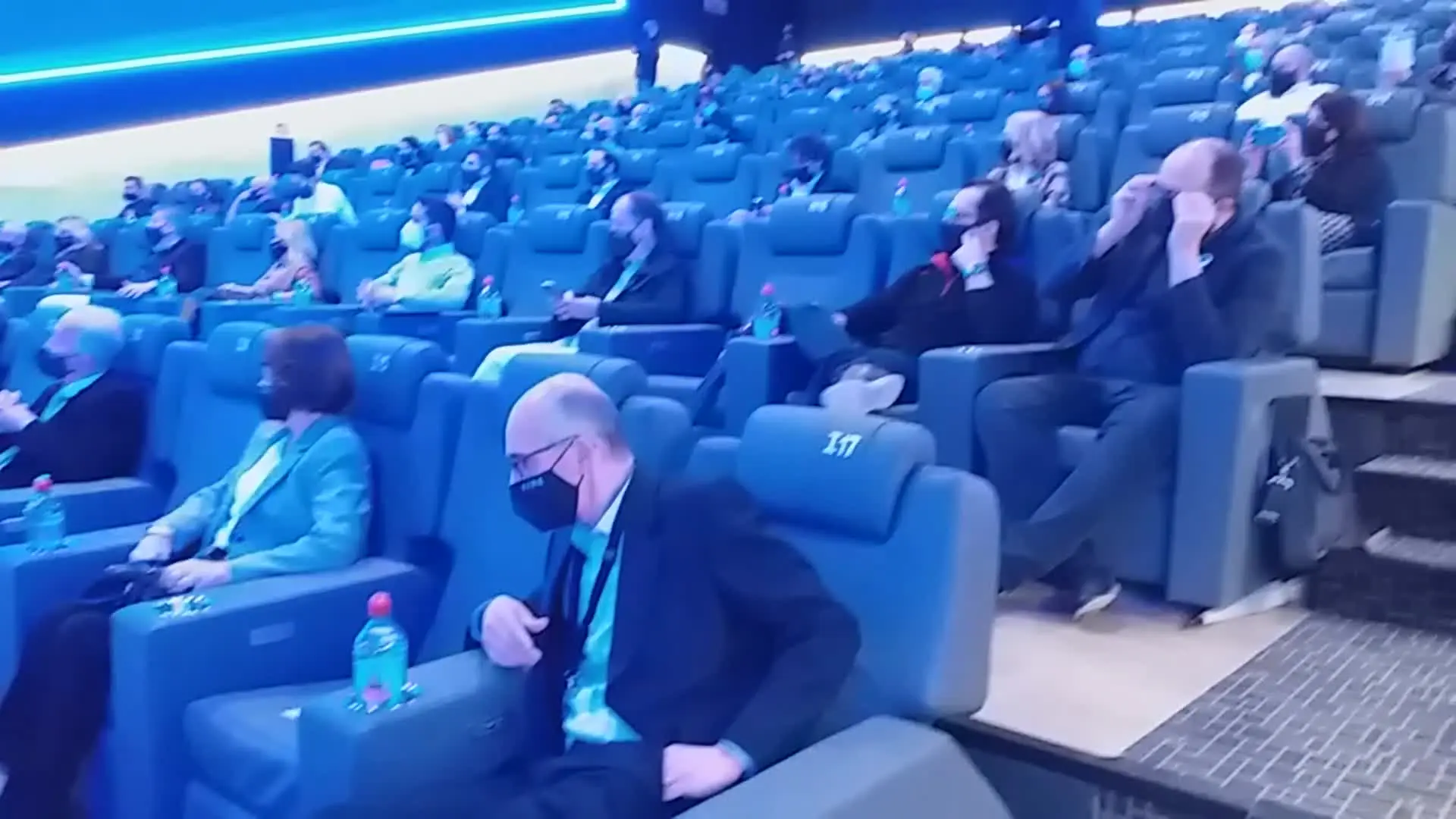 Vídeo: Ocine abre el cine "más seguro" de España, con salas que suman ...