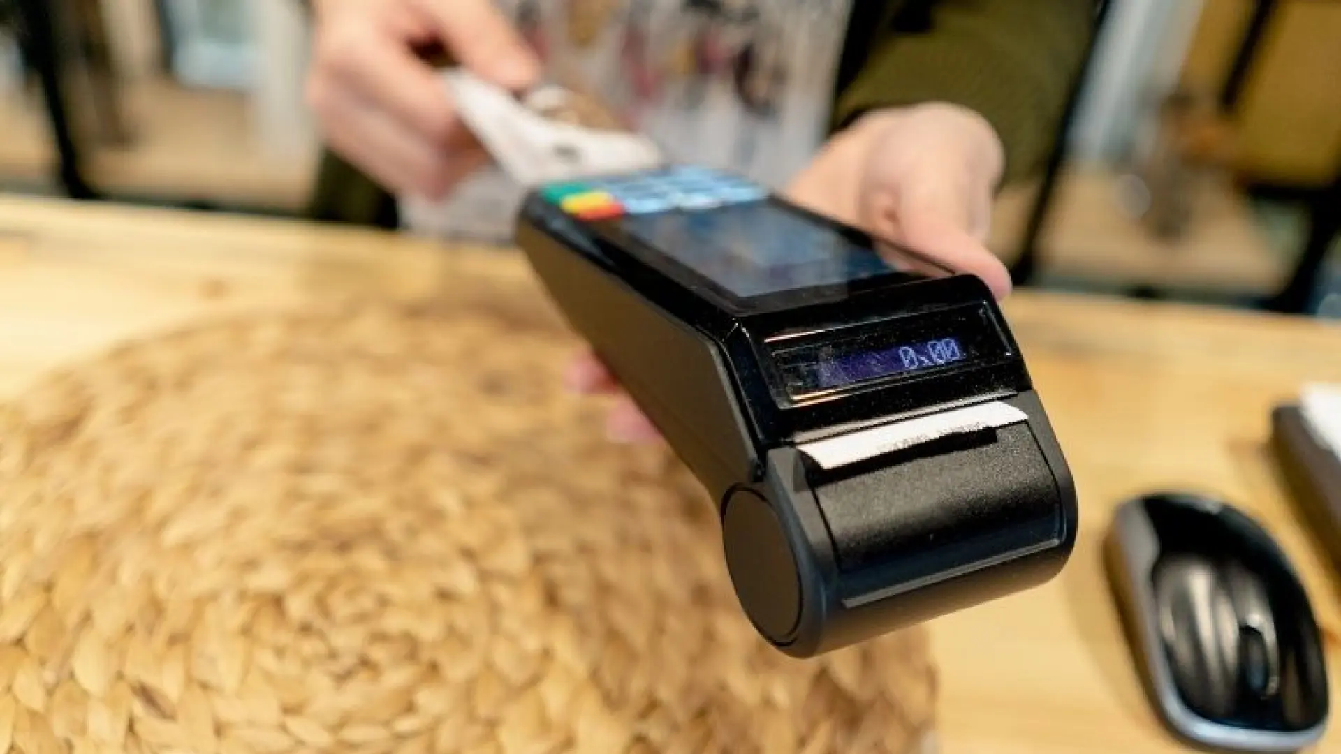 ¿Cómo solicitar un datáfono o TPV para mi negocio?