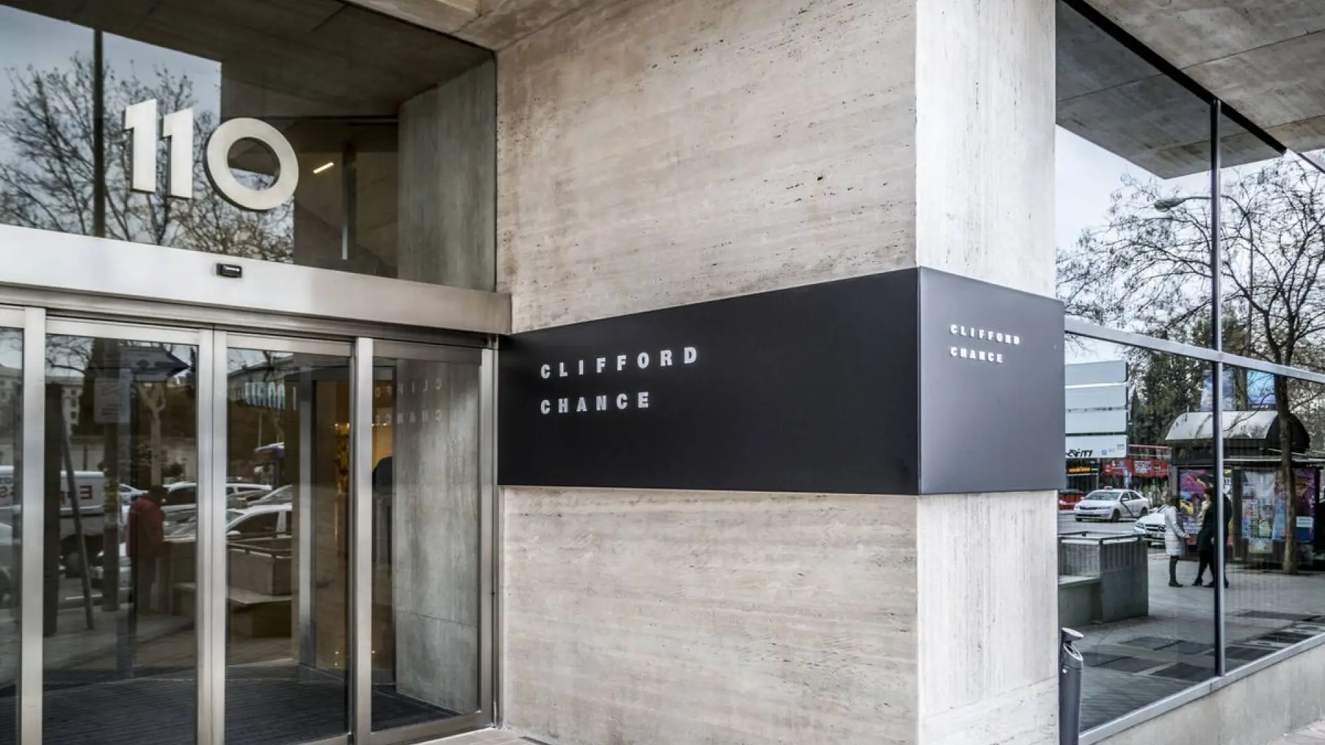 Clifford Chance reestructura el área laboral con la salida de una histórica