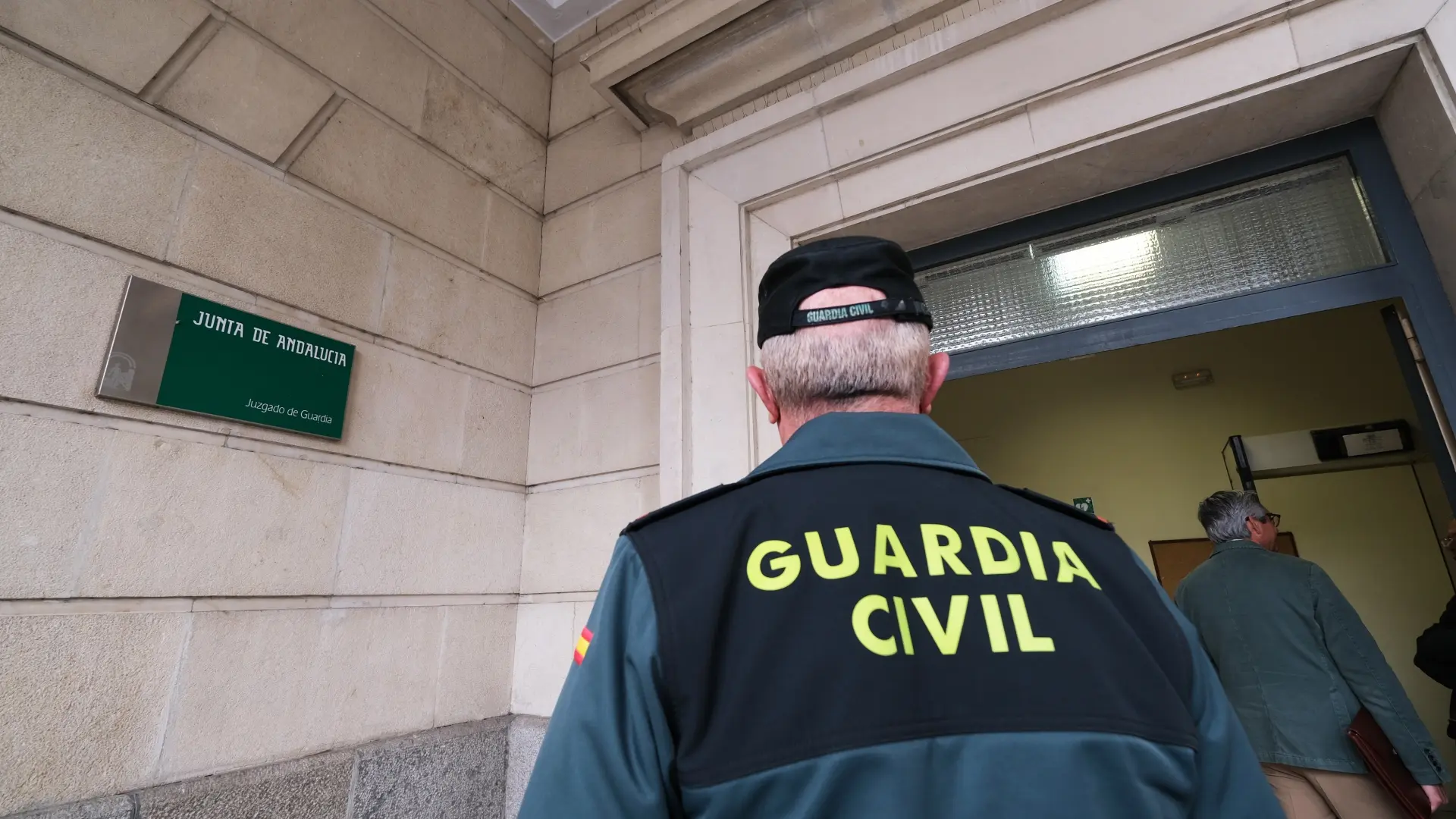 El Gobierno aprueba una nueva 'guía ética' para la Guardia Civil que ...