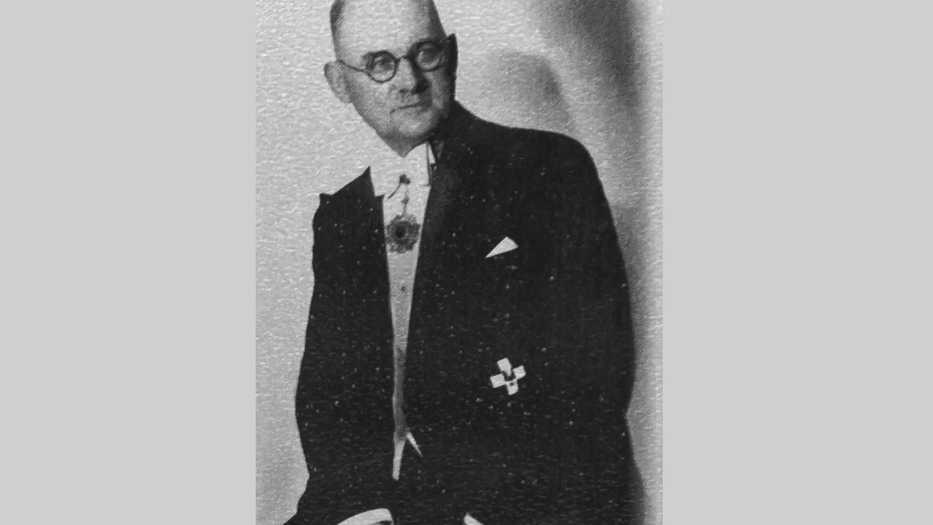 Quién fue John Rabe, el empresario que tuvo que ordenar el cierre de la ...