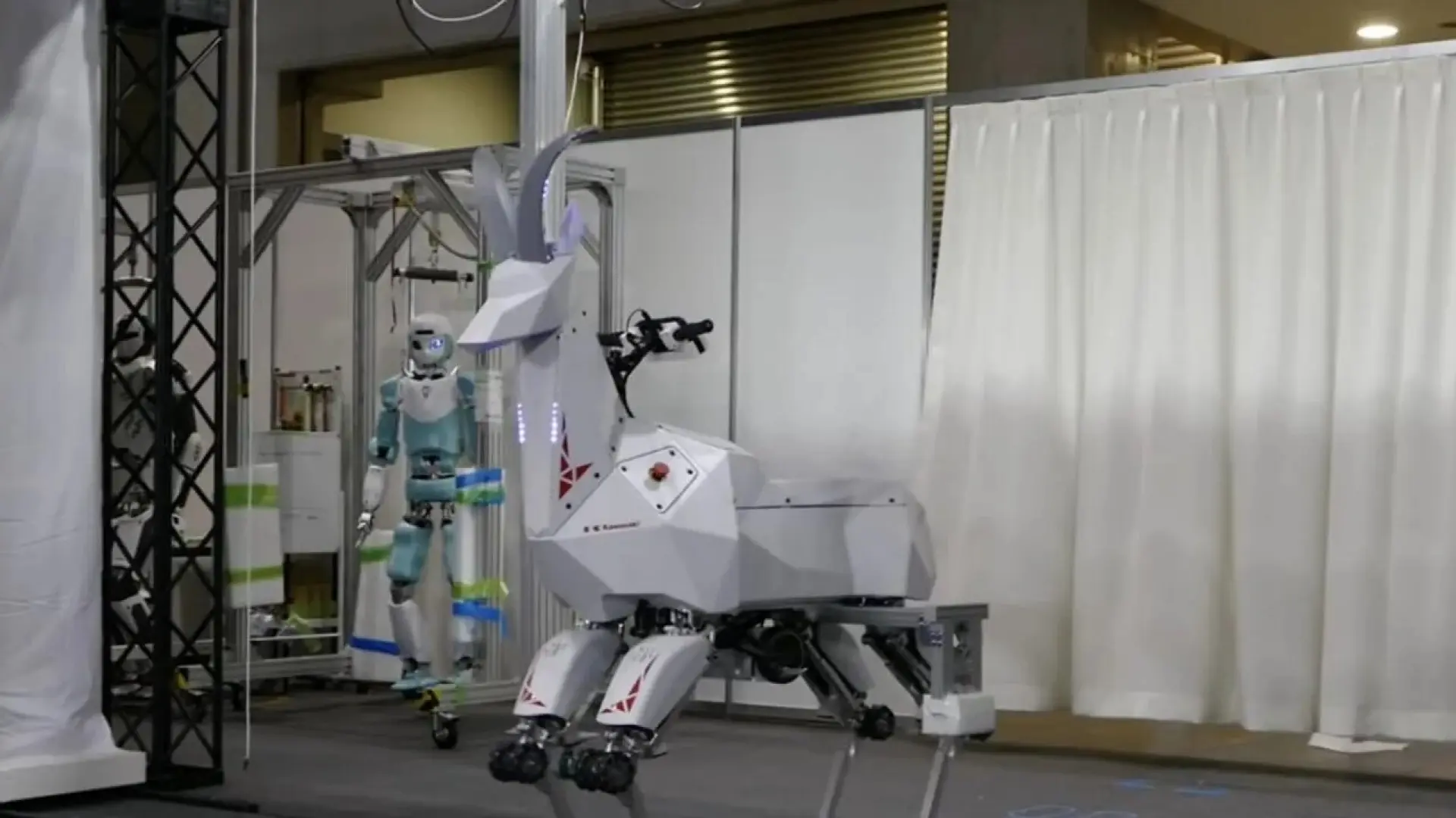 Kawasaki quiere que te muevas por la ciudad montado en una cabra-robot