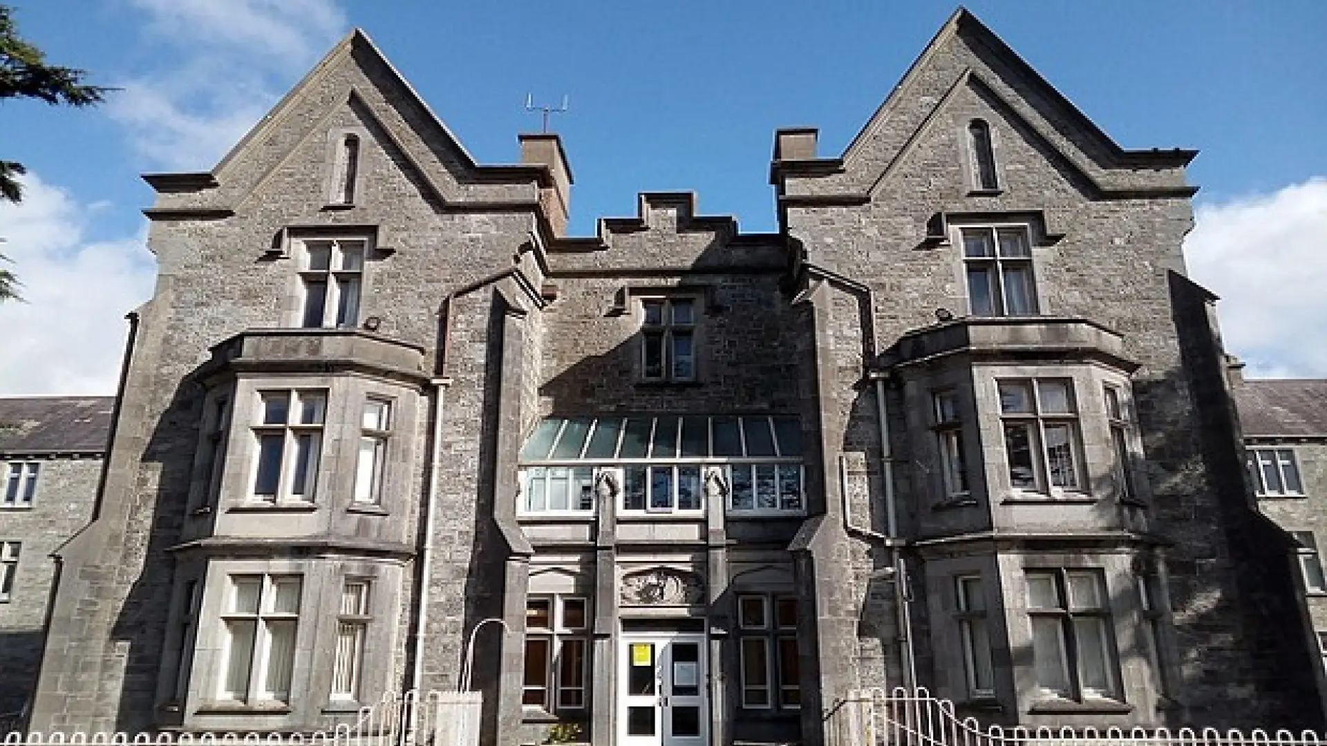 El origen de cinco términos sobre lugares donde se da cobijo a quienes ...