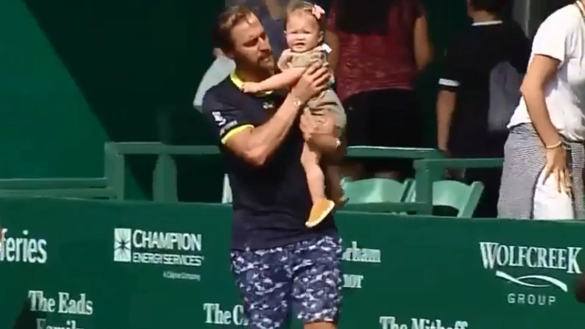 La bonita imagen del tenista Steve Johnson con su hija tras ser ...