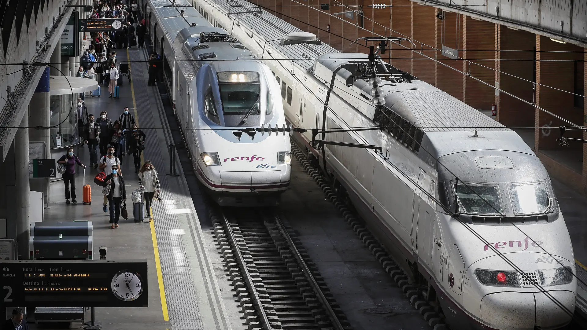 Renfe vende más de 500.000 billetes de tren con descuento para jóvenes ...