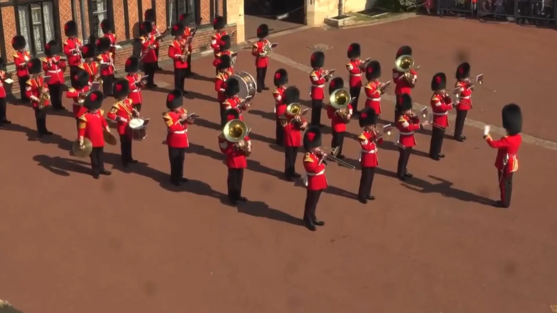 'Los Vengadores' de Marvel aparecen en la celebración del 96 cumpleaños ...