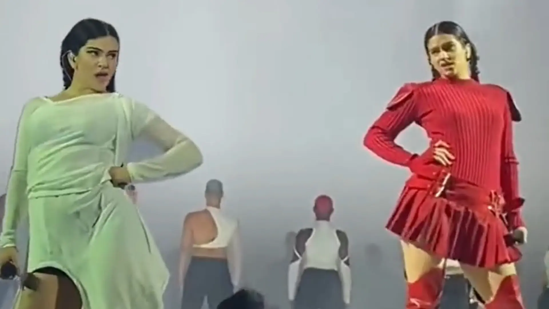 Rosalía repite pose mascando chicle y genera una nueva oleada de memes