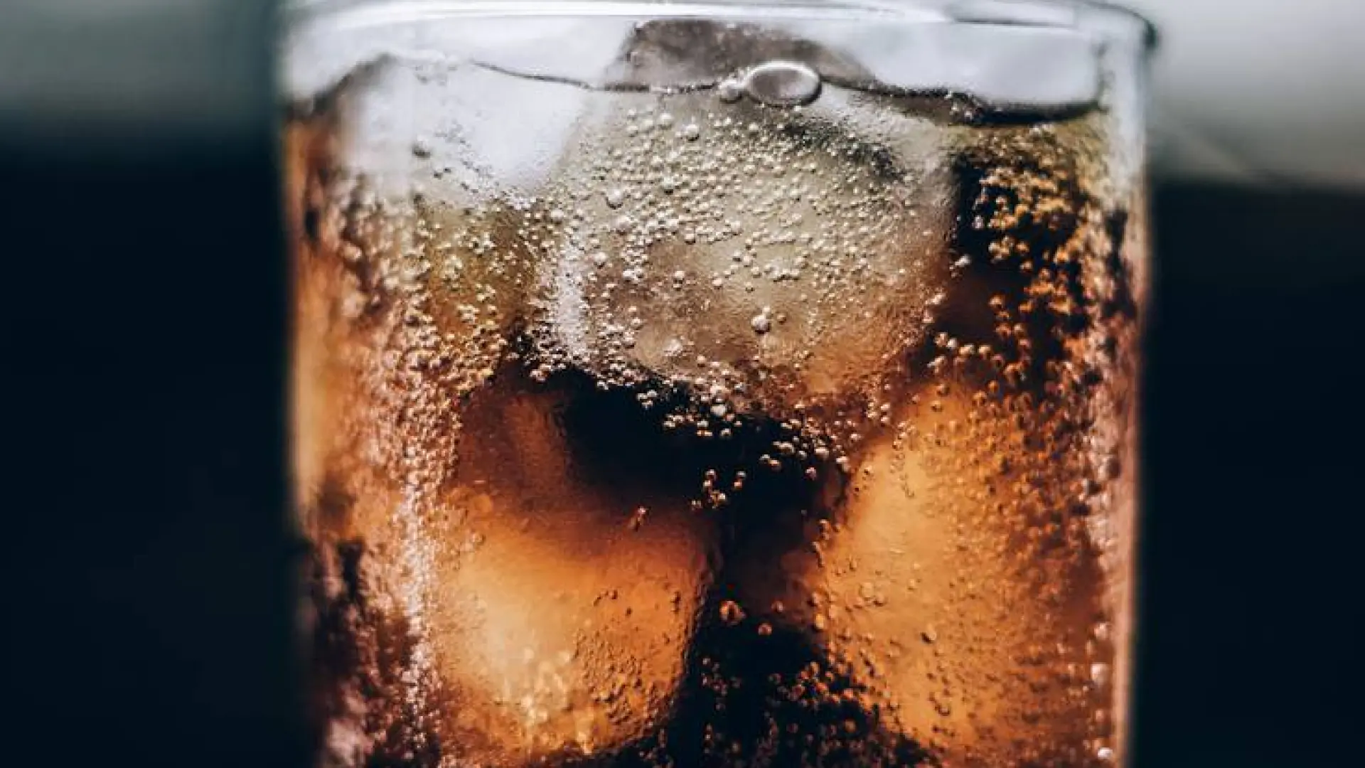 Por qué la Coca-Cola y otros refrescos saben mejor en una botella de ...