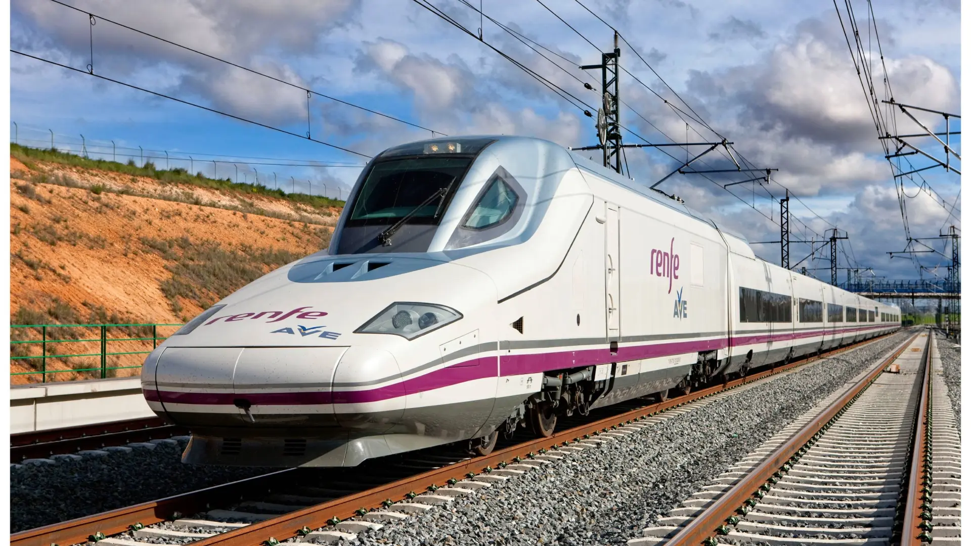 La 'guerra' de Renfe, Iryo y Ouigo dispara los viajeros de alta velocidad casi un 25% en septiembre