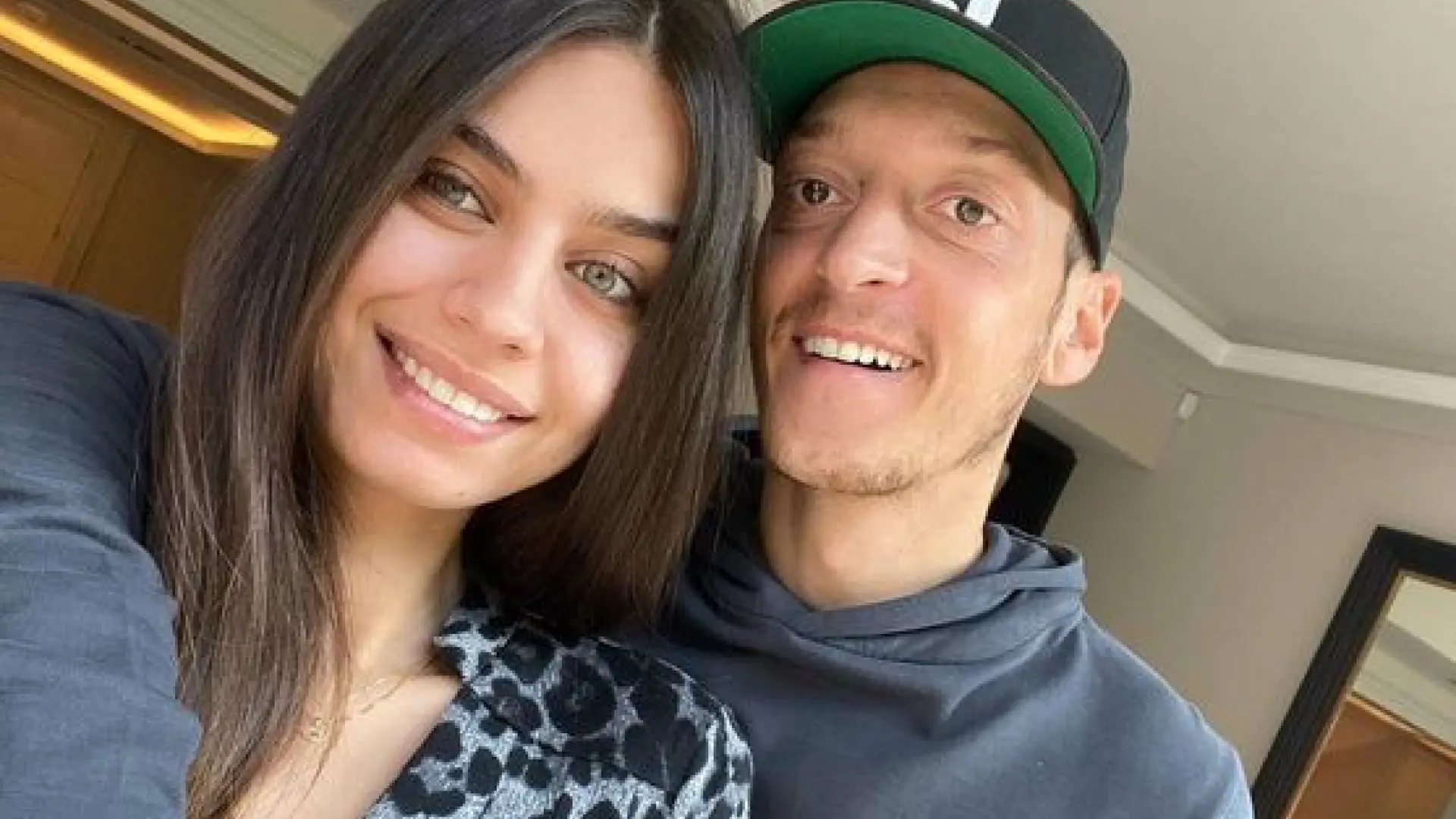 Así es Amine Gülse, la actriz de 'No te vayas sin mí y esposa de Mesut Özil