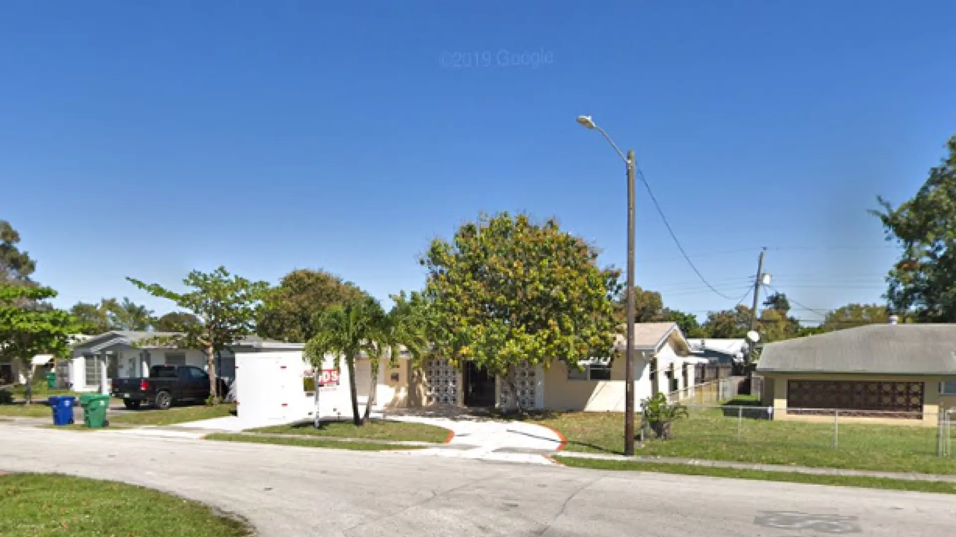 Dos muertos al estrellarse una avioneta contra una casa en Florida