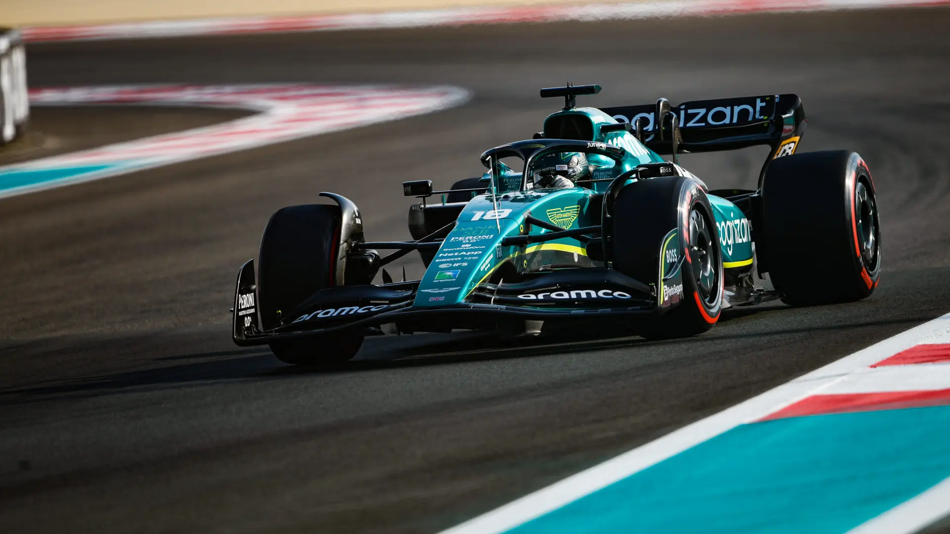 Alonso ya ilusiona al volante del Aston Martin en los test de Abu Dabi