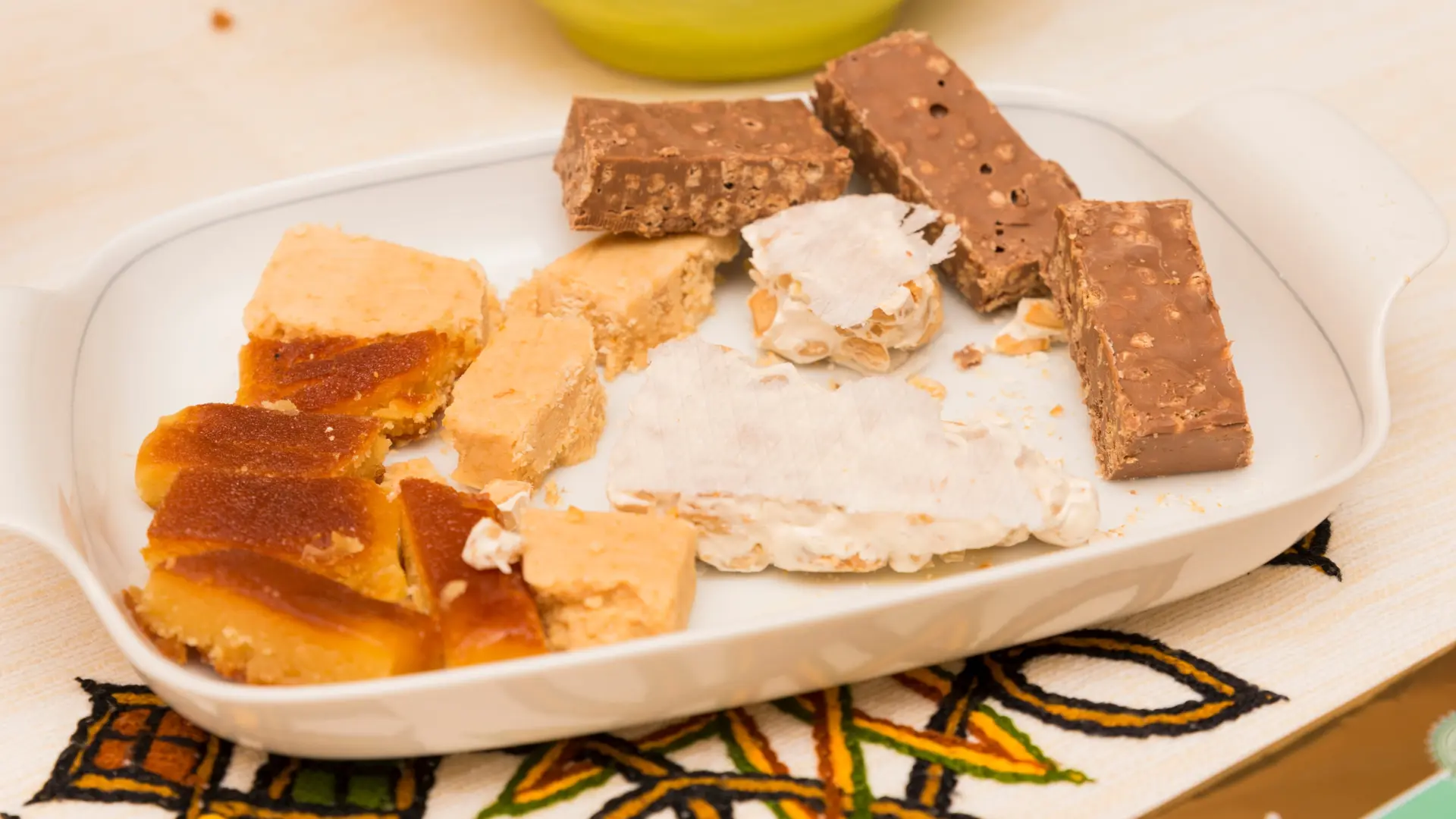 Duro, blando o de chocolate: dónde comprar los turrones clásicos para ...