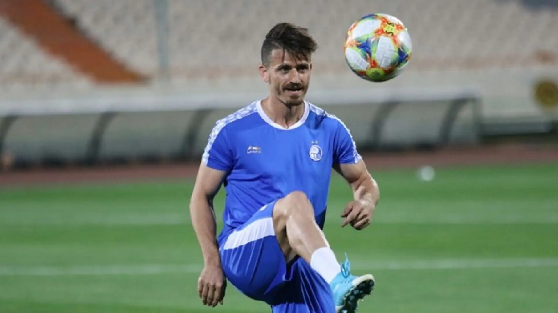 Detenido en Irán el futbolista Veria Ghafouri por criticar al régimen