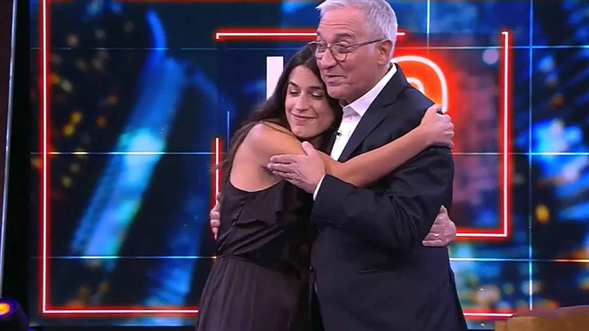 La hija de Xavier Sardà viaja desde Qatar y aparece en plató sin que él ...