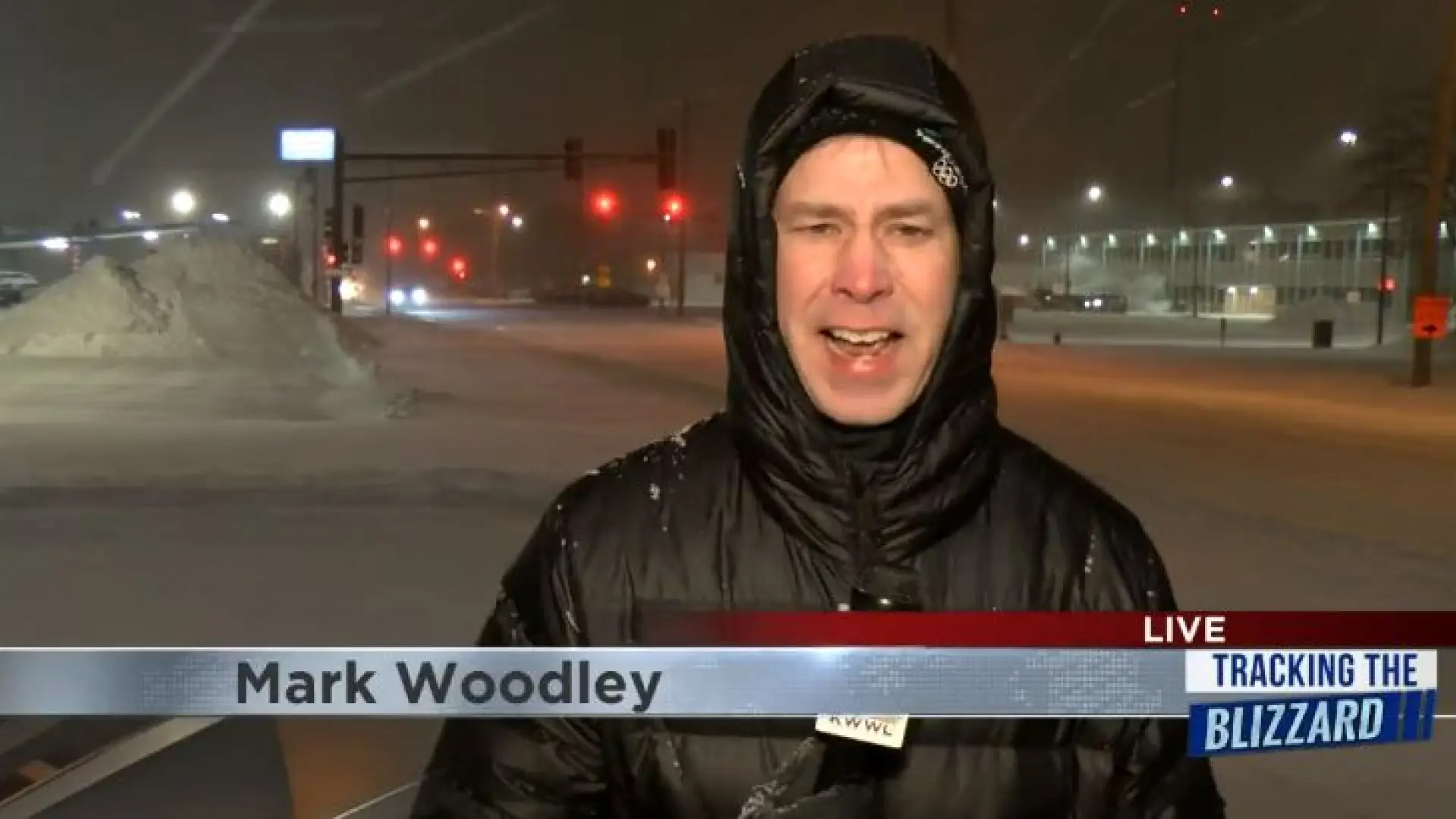 El cabreo de un reportero al tener que informar en directo en plena tormenta invernal en EE UU