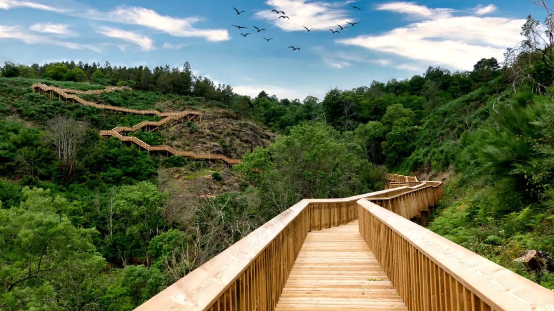 Portugal tiene una nueva ruta de senderismo increíble a solo 1 hora de España: recorre cascadas ...