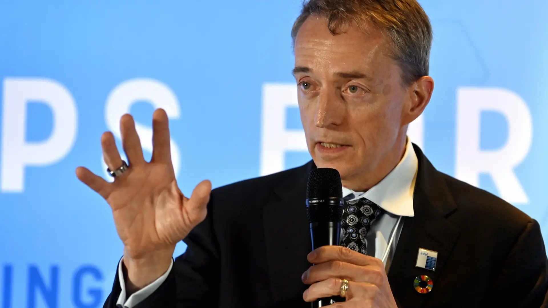 El director de Intel se recorta el sueldo un 25% tras la caída de los ...