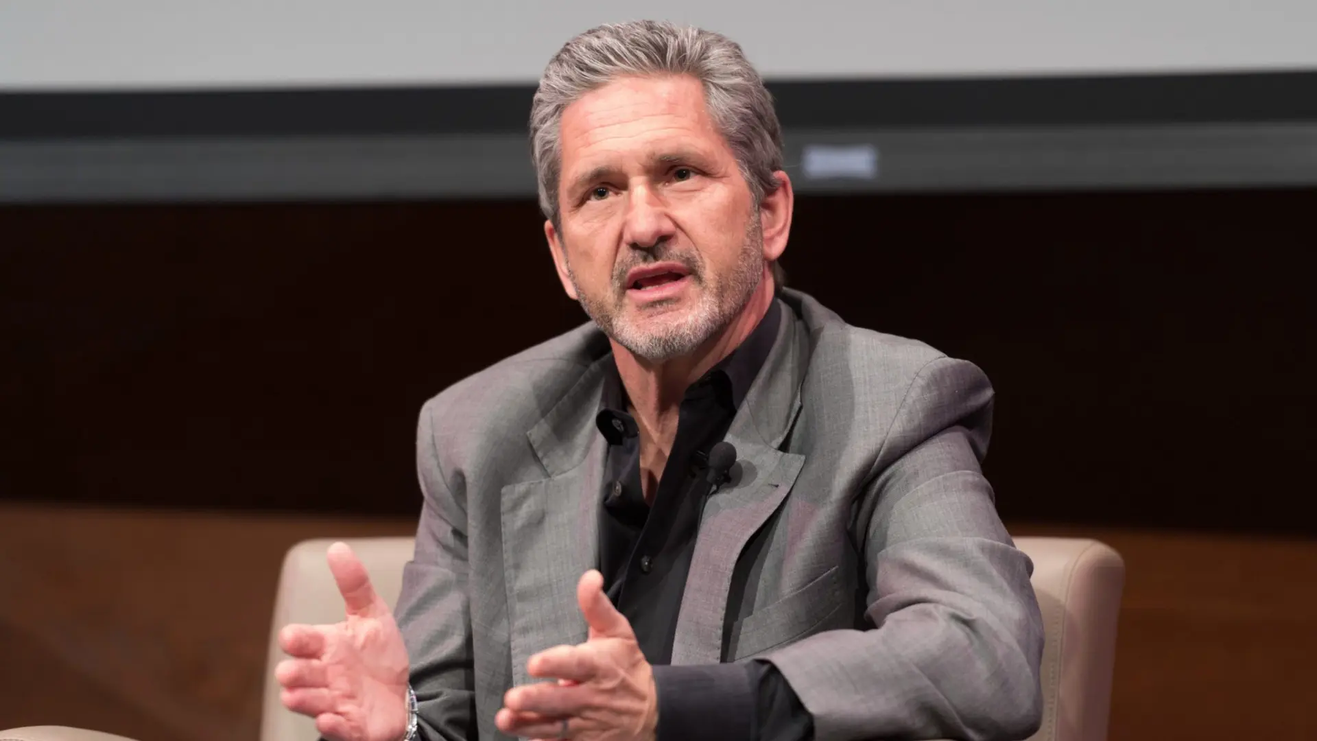 Liberty Global, socio de Telefónica, adquiere casi un 5% de Vodafone