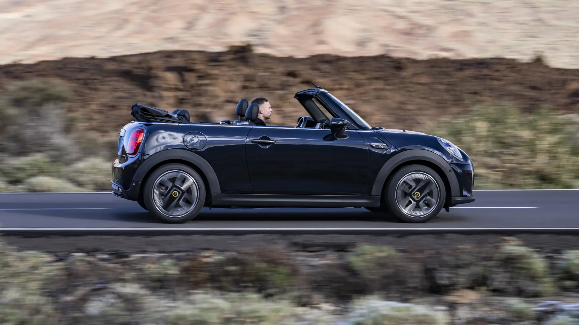 Mini Cooper SE Cabrio, el pequeño eléctrico que se disfruta a techo ...