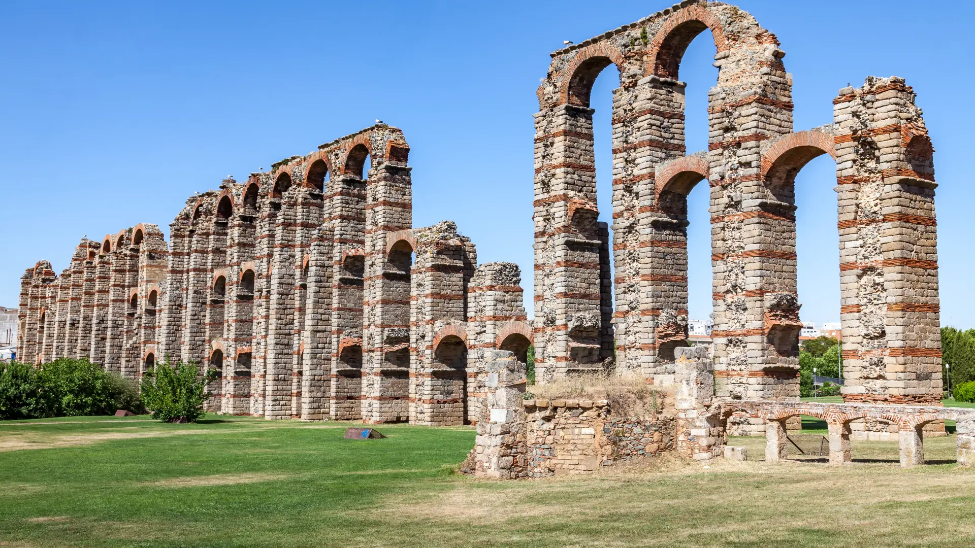 El imponente acueducto romano de Mérida: es uno de los mejor ...