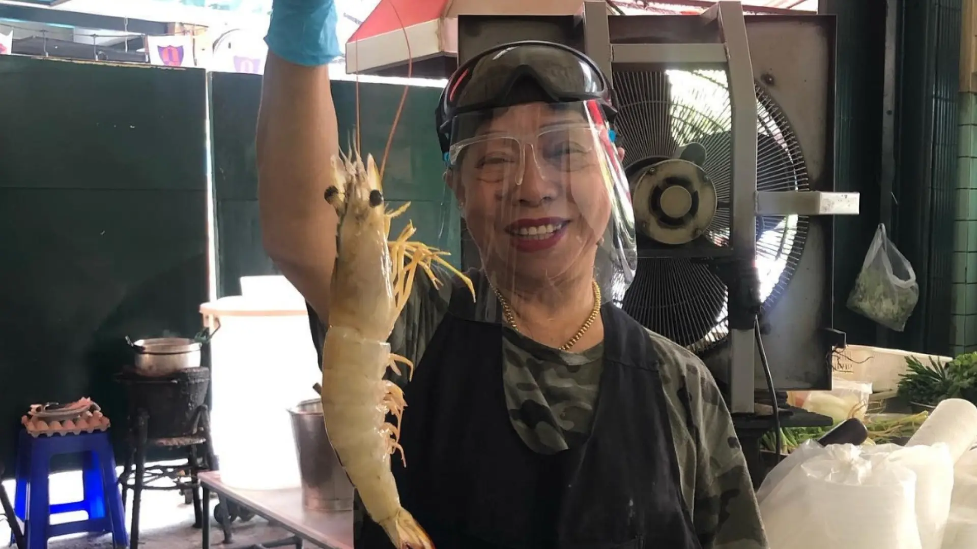 Quién es Jay Fai, la chef de 78 años que consiguió la primera estrella ...